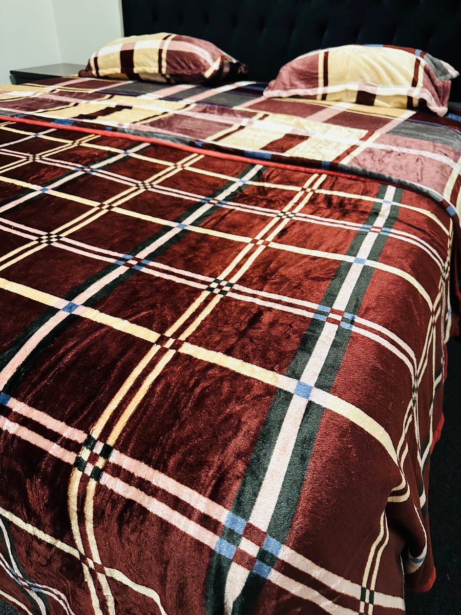 Beautiful Print Very Soft & Warm Fleno Bed Sheet With 2 Pillow Covers ...